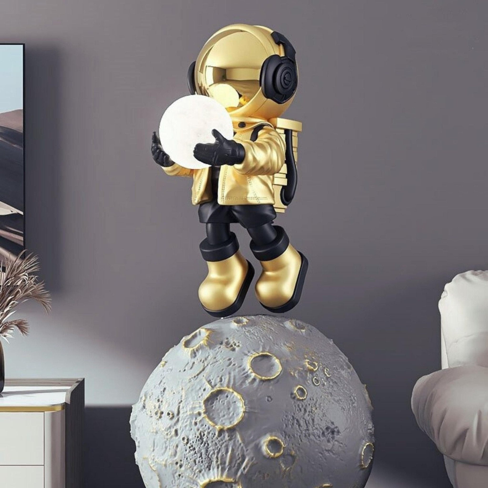 Astronaut on Moon Statue – Space Mesmerise